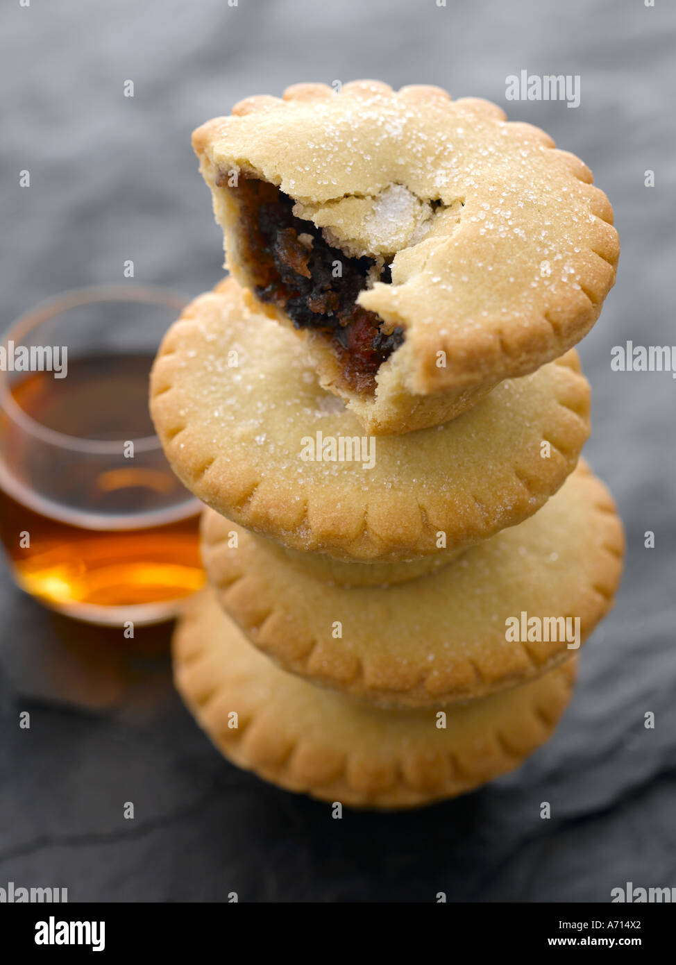 Stack mince pies brandy high hi-res stock photography and images - Alamy