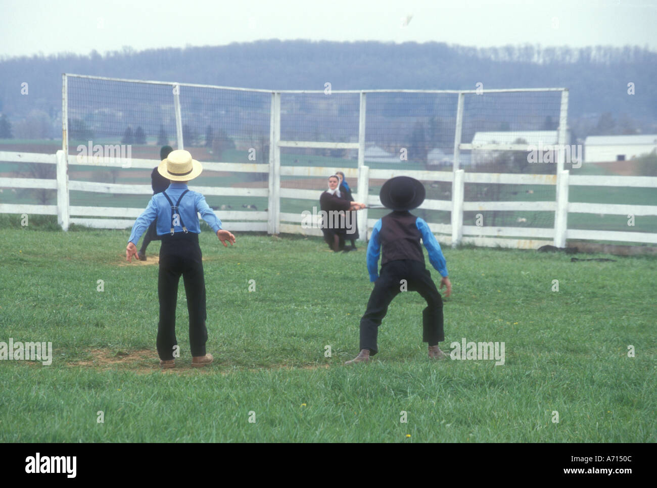 Amish children playing baseball hi-res stock photography and images - Alamy