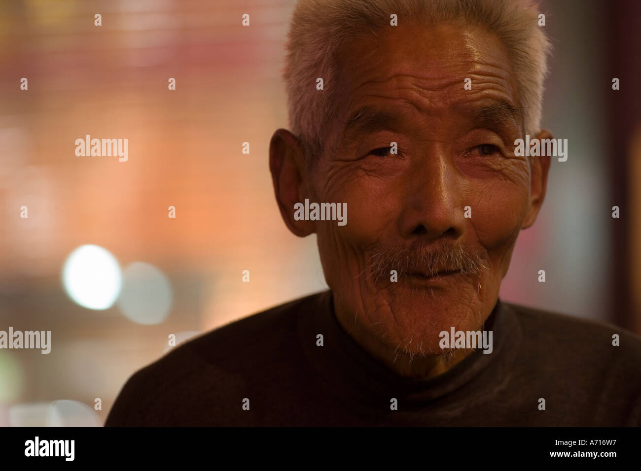 Old wise chinese man hi-res stock photography and images - Alamy