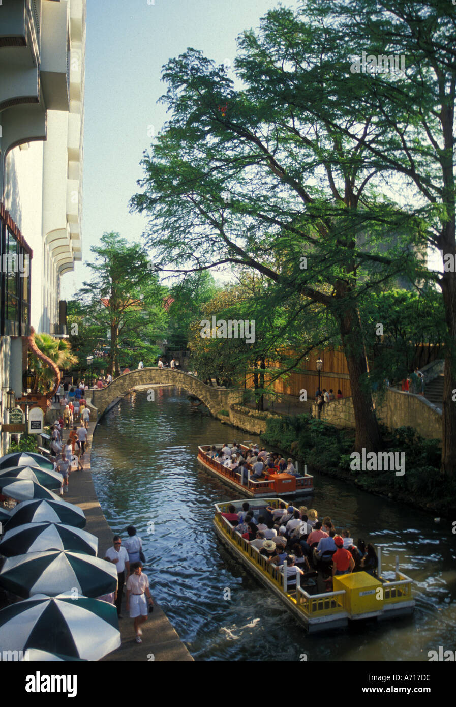 San antonio river cruise hi-res stock photography and images - Alamy