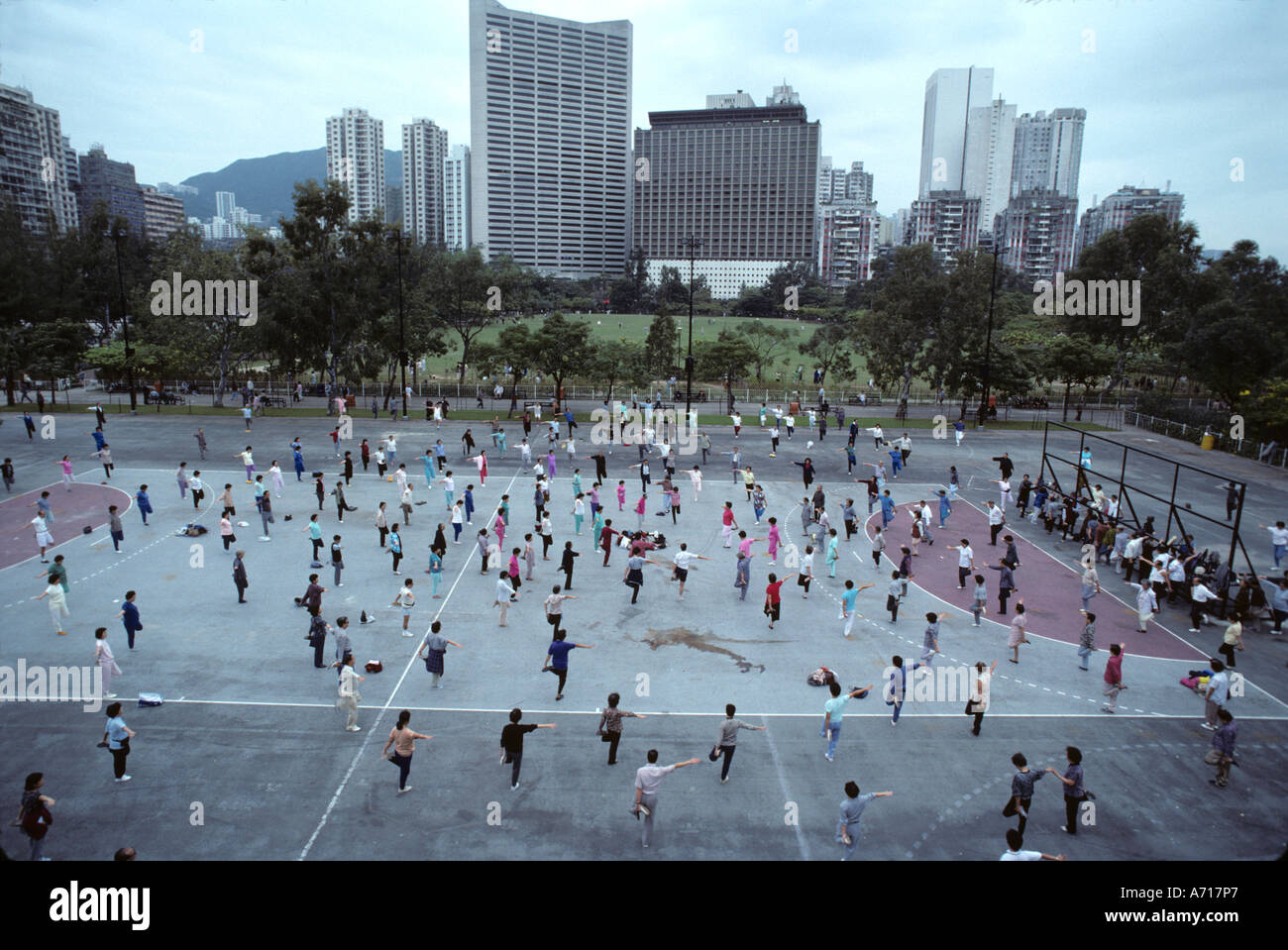 China Hong Kong Morning Tai Chi exercise class in Central Park Stock ...