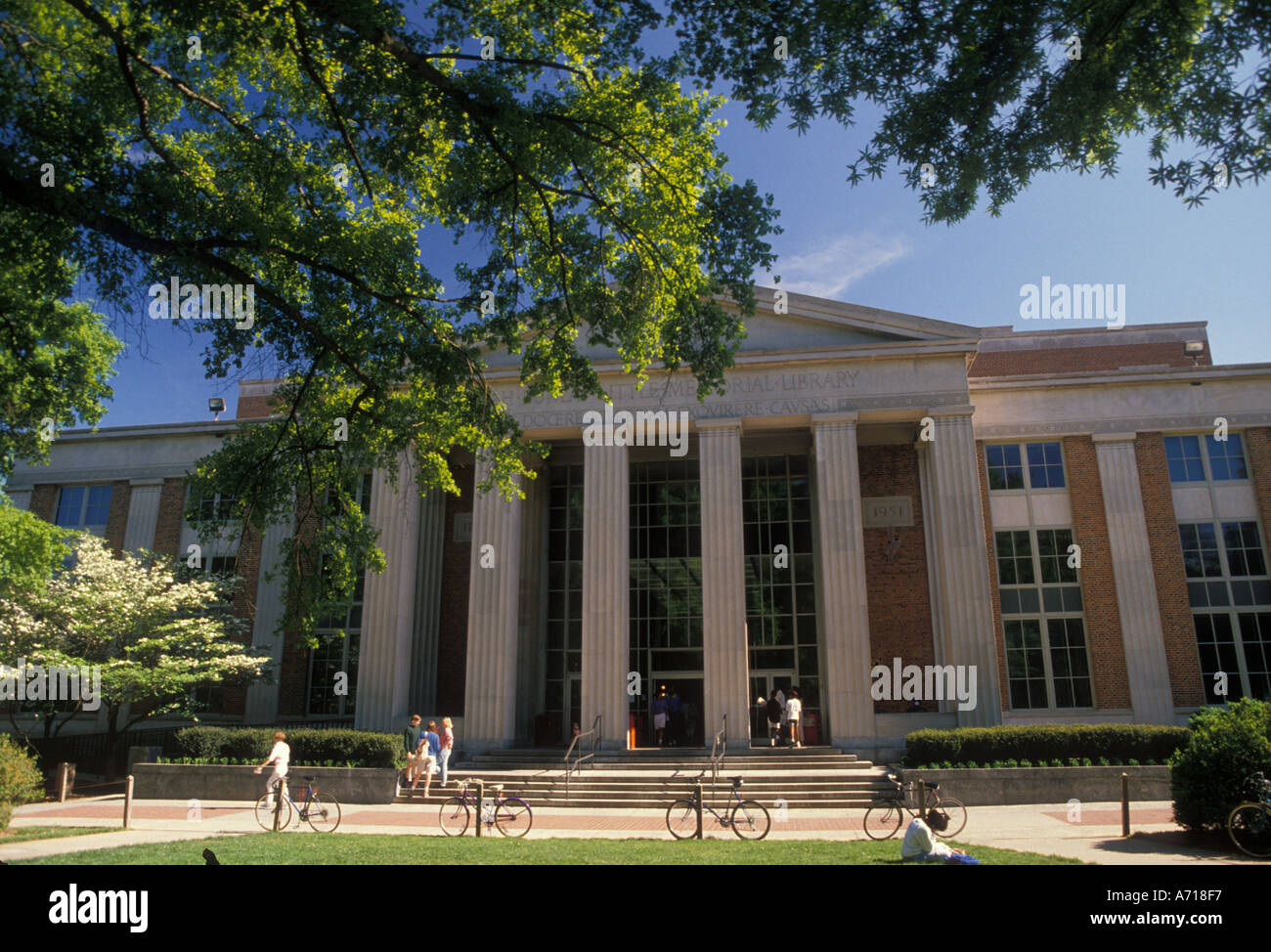 University Of Georgia Students High Resolution Stock Photography and ...
