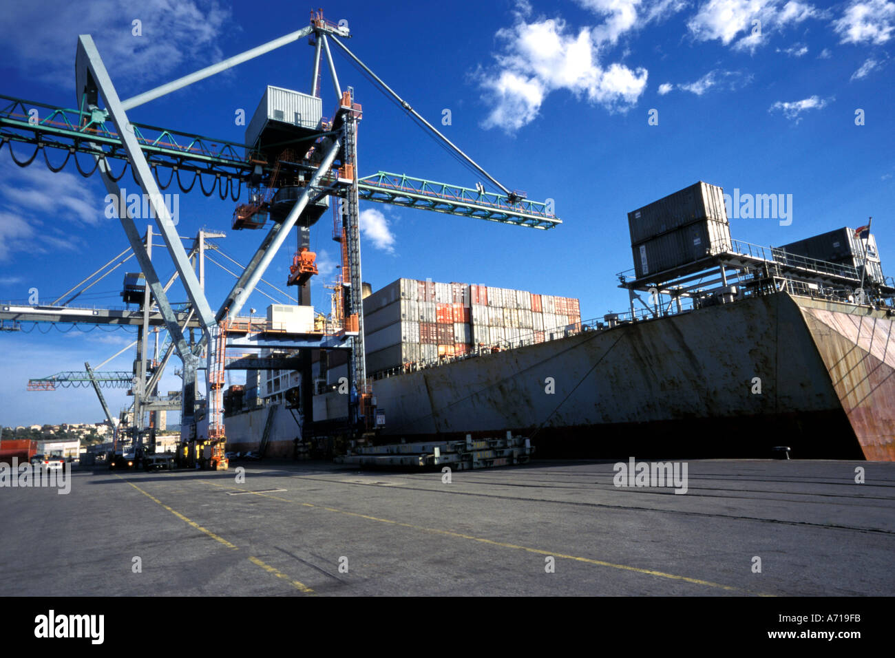 Loading containers aboard in port Stock Photo - Alamy