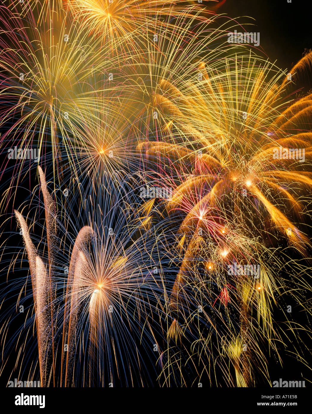 Explosions in the skies hi-res stock photography and images - Alamy