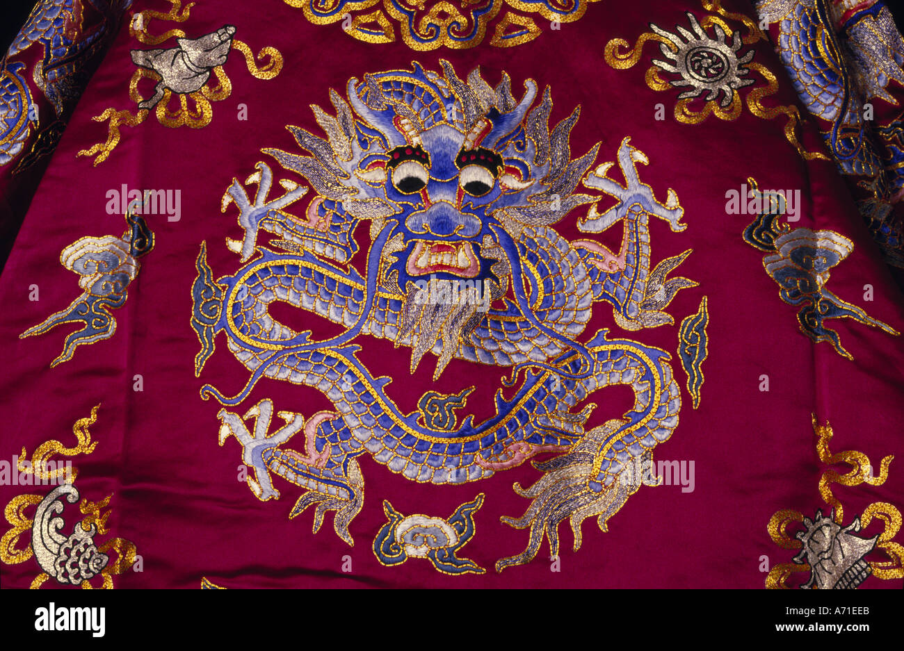 Chinese Peking opera costume dragon in circle lifestyle graphic ...