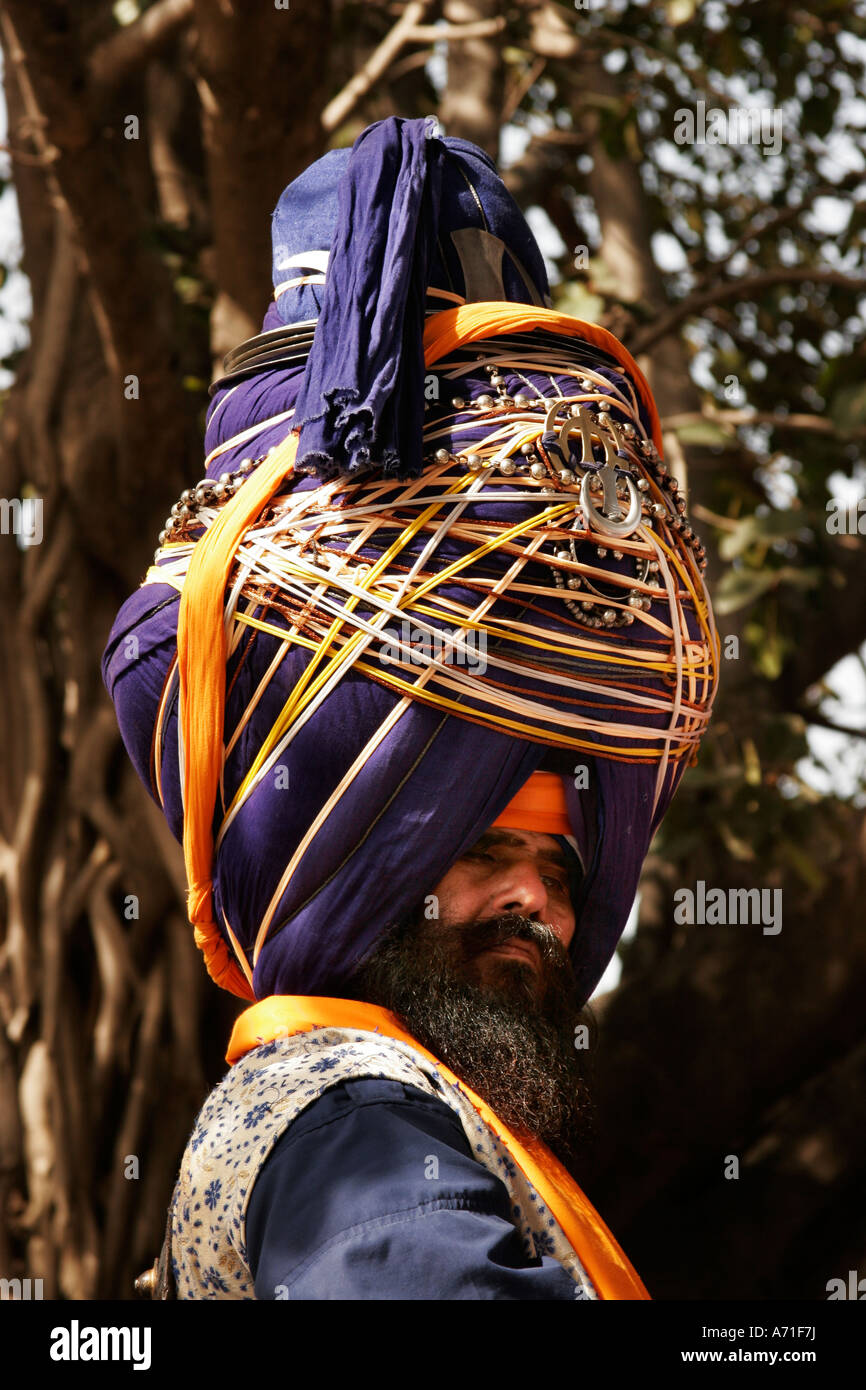 Yellow turban warrior hi-res stock photography and images - Alamy