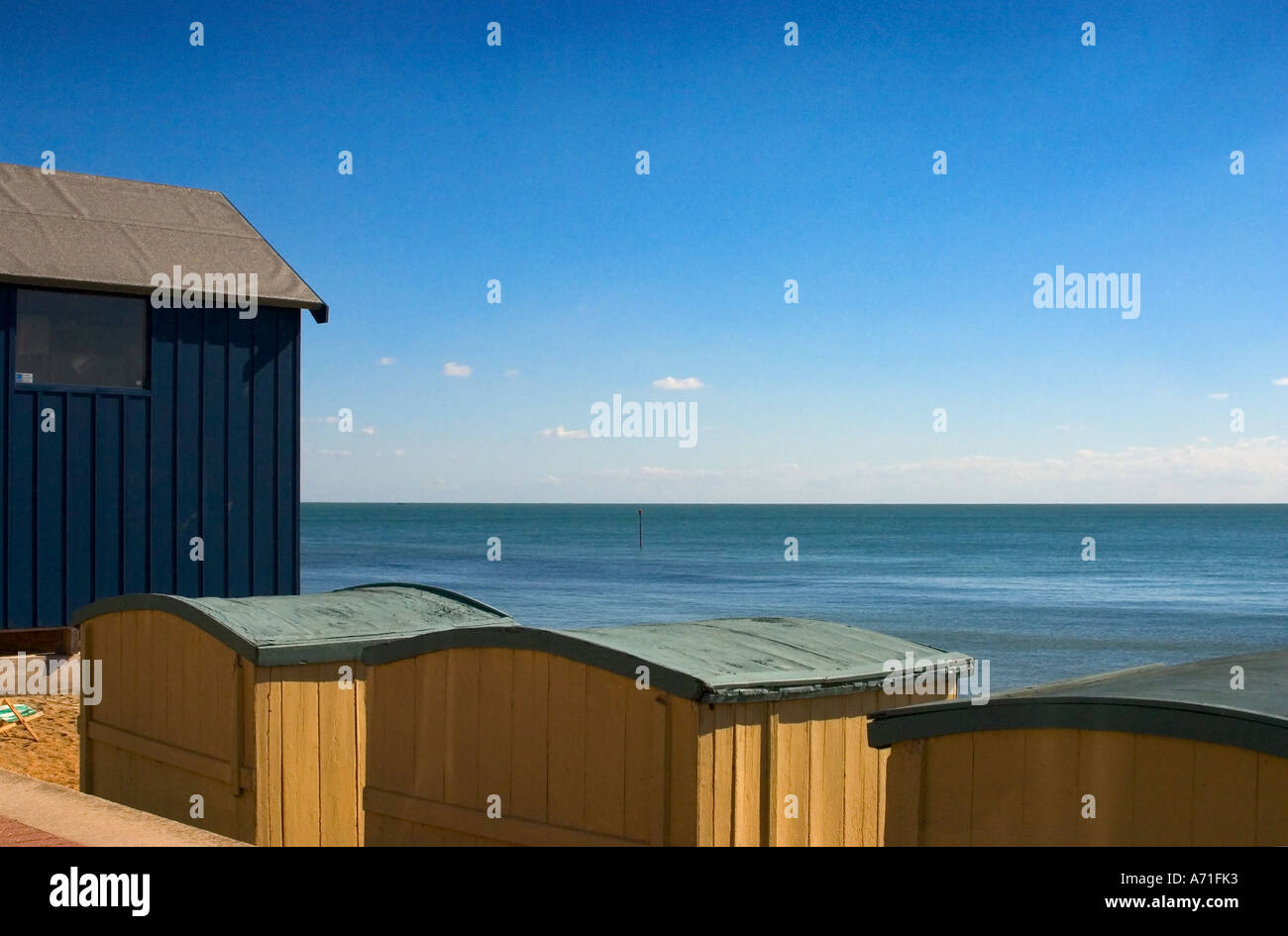 Navy blue beach hut hi-res stock photography and images - Alamy