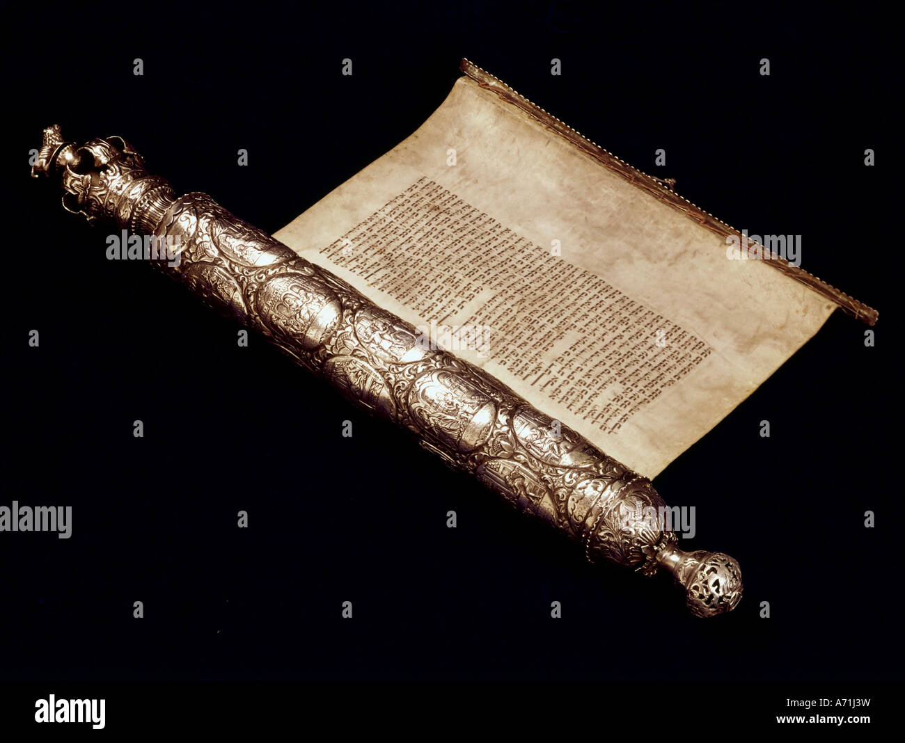 Jewish silver torah hi-res stock photography and images - Alamy