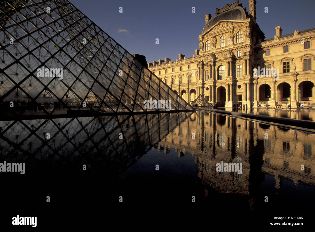 France paris glass container hi-res stock photography and images - Alamy