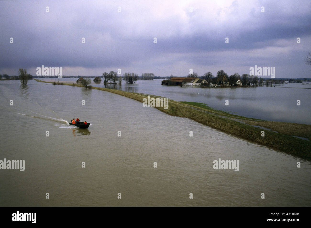 natural disaster / catastrophe, flood, Upper Palatinate, motorboat with ...