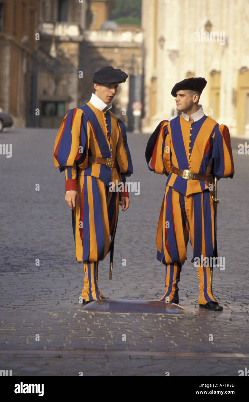 Italy, Rome. The Vatican. Swiss Vatican guards Stock Photo - Alamy
