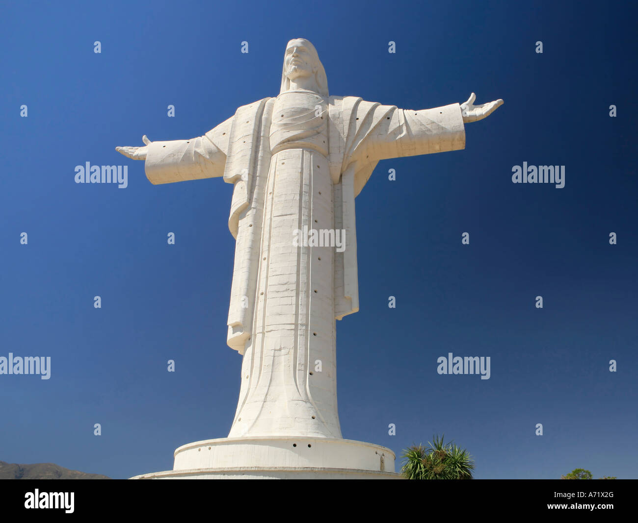 Christo de la Concordia Cochabamaba Bolivia Tallest Christ Statue in ...