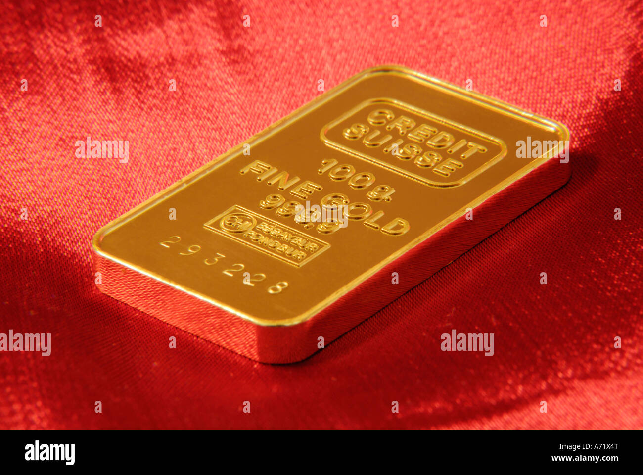 Close up of a 100 grams heavy solid gold bar from Swiss company Credit ...