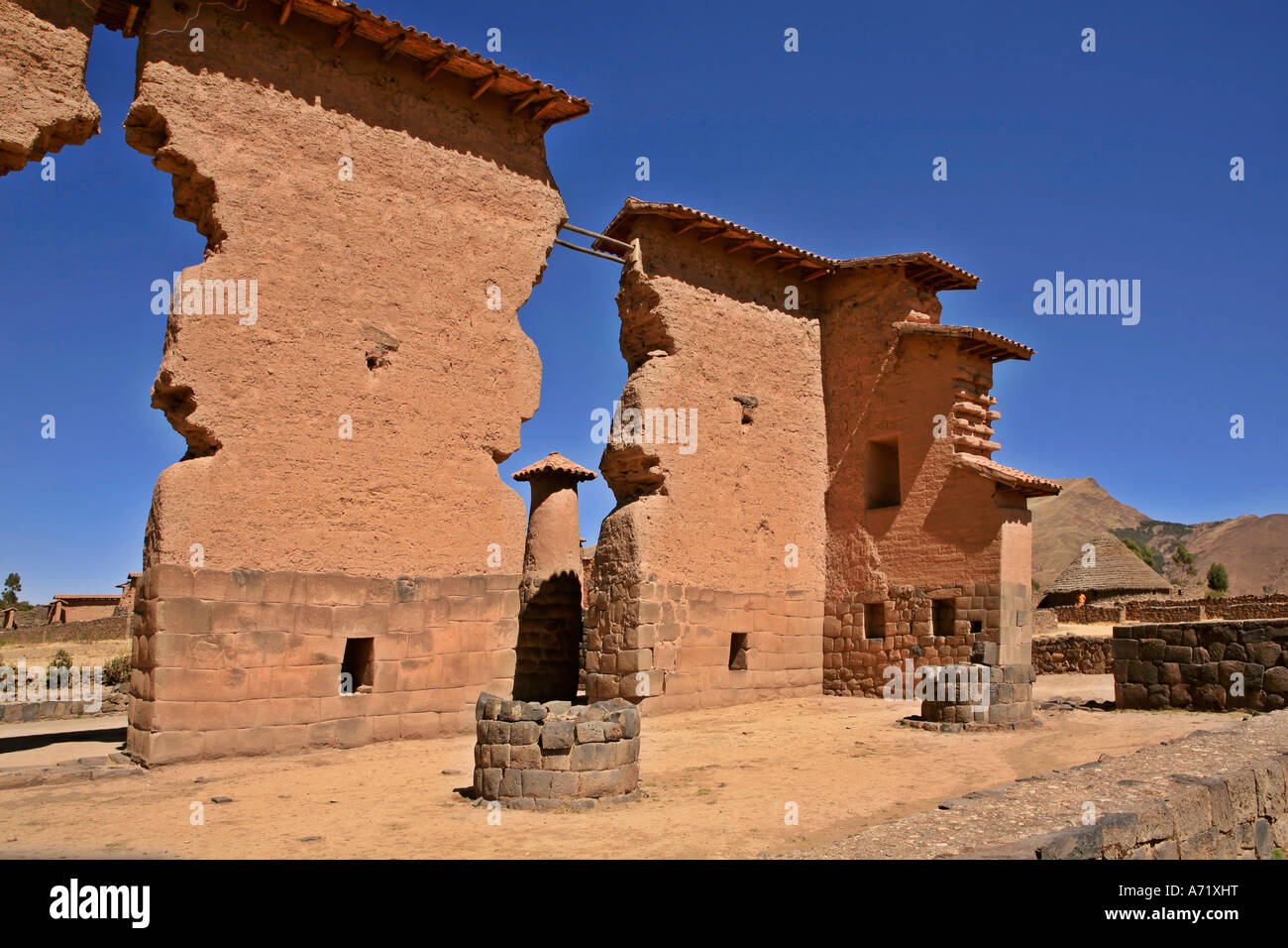 Wiracocha Temple Raqchi Inca Ruins Raqchi Peru Stock Photo - Alamy