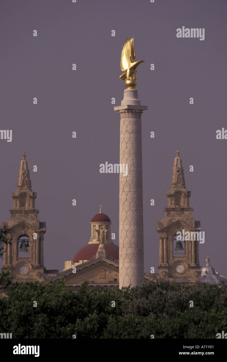Maltese falcon statue hi-res stock photography and images - Alamy