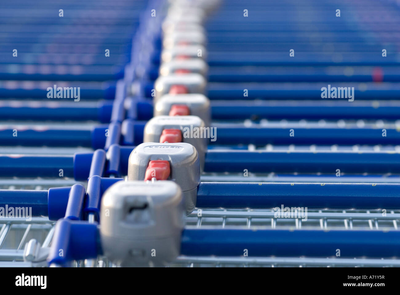 Coin operated trolley hi-res stock photography and images - Alamy