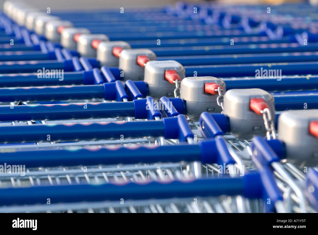 Coin operated trolley hi-res stock photography and images - Alamy