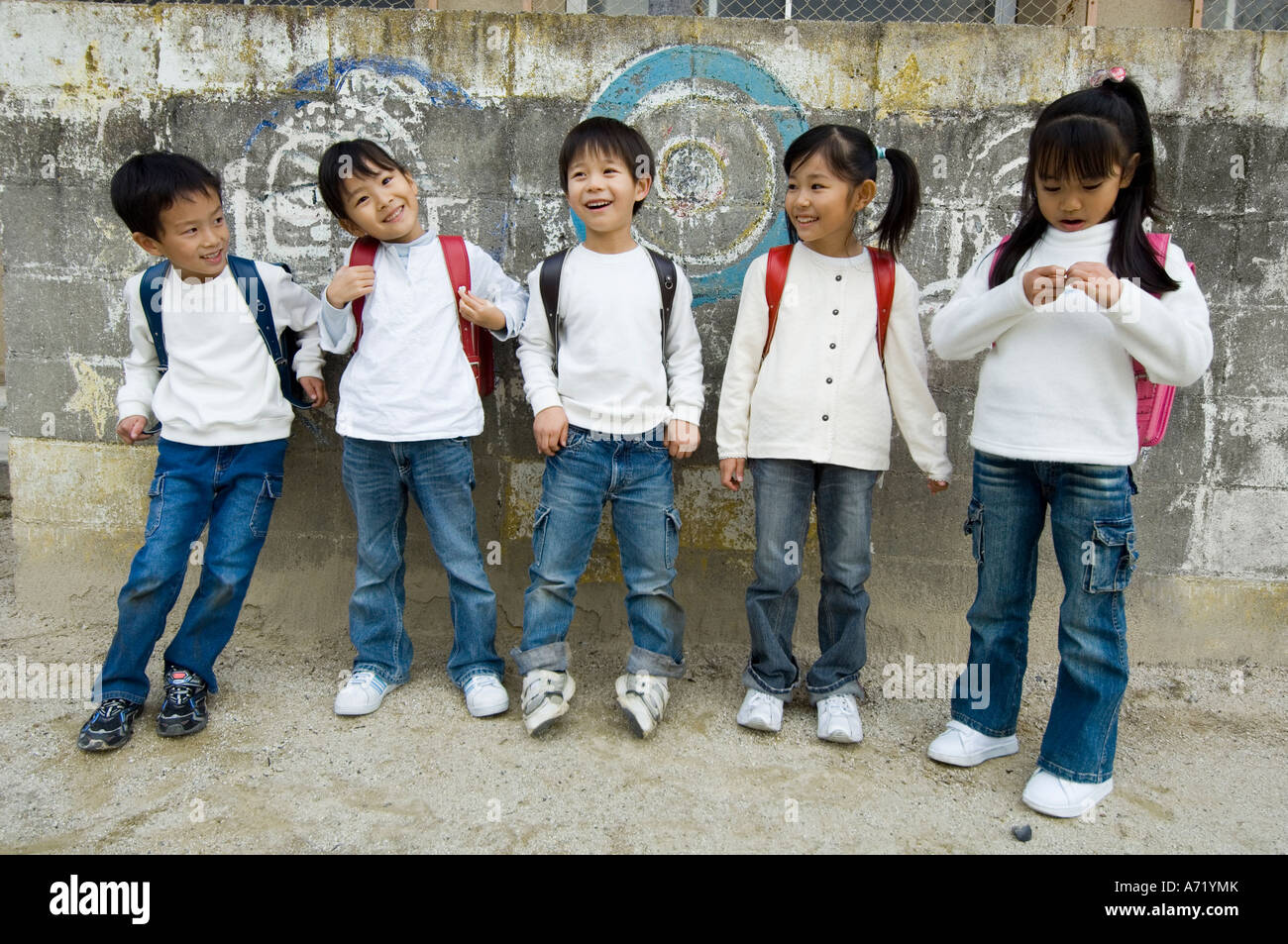 Row of children talking hi-res stock photography and images - Alamy
