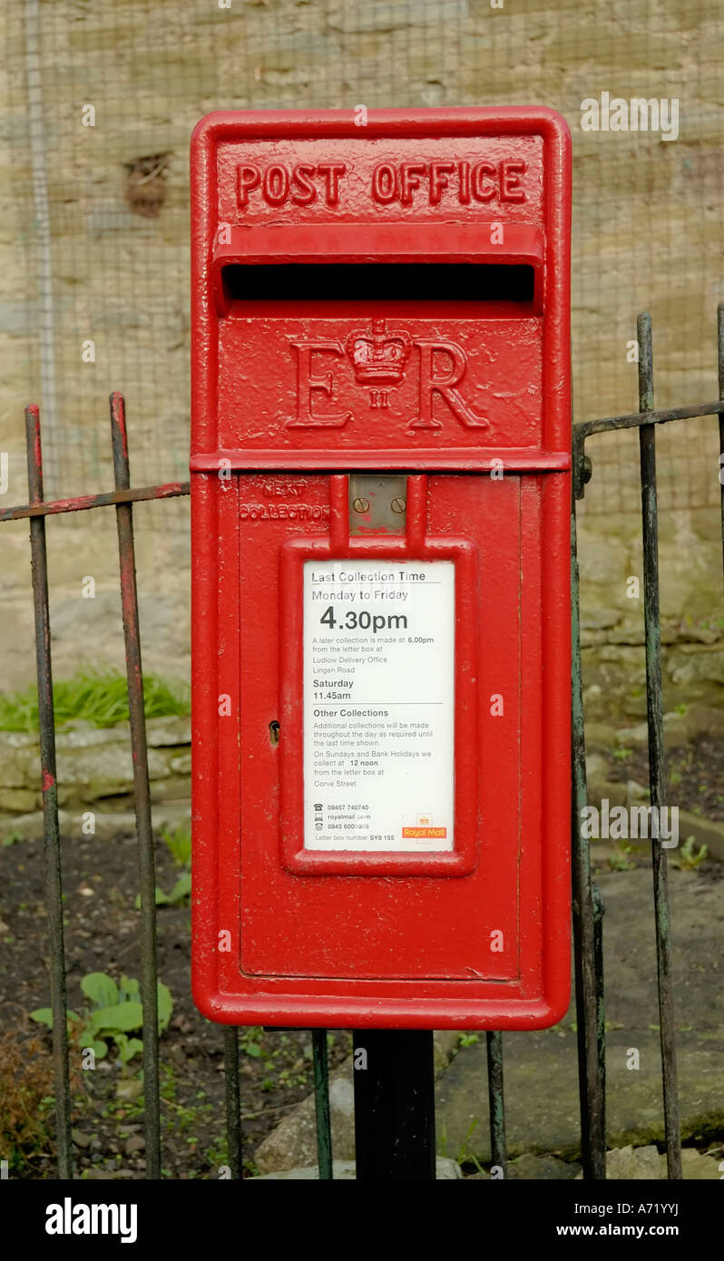 Sending greeting cards hi-res stock photography and images - Alamy