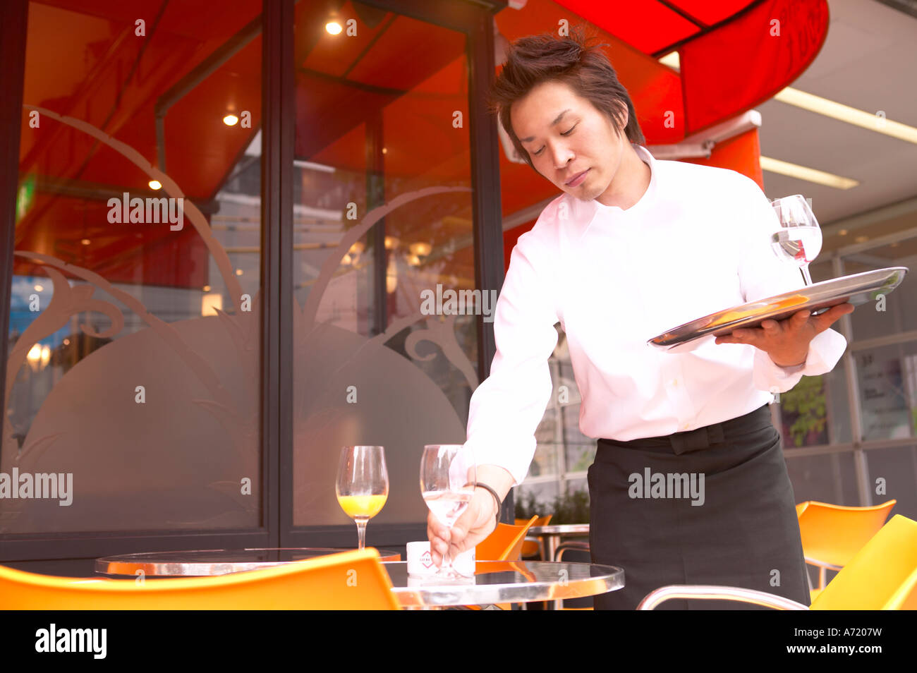 Waiter cleaning table Stock Photo - Alamy