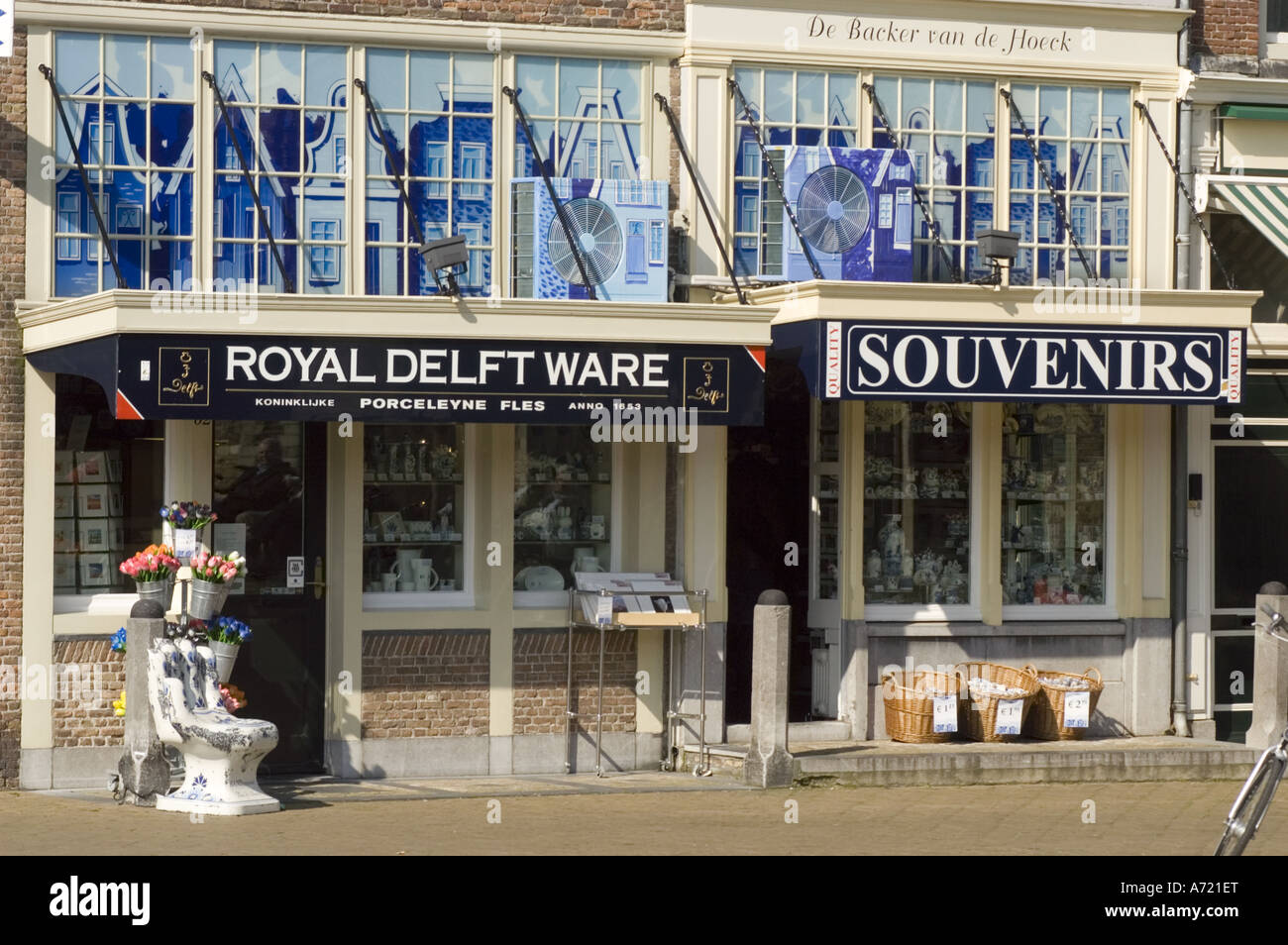Royal delft shop hi-res stock photography and images - Alamy