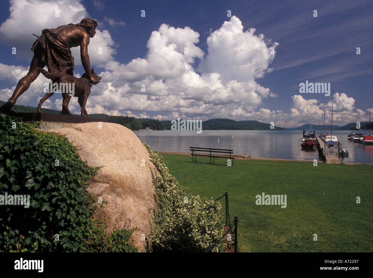 Statue of a boy and his dog hi-res stock photography and images - Alamy