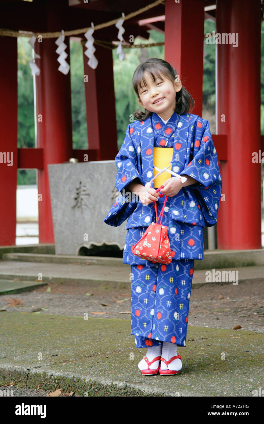 Japanese girls wearing a kimono hi-res stock photography and images - Alamy