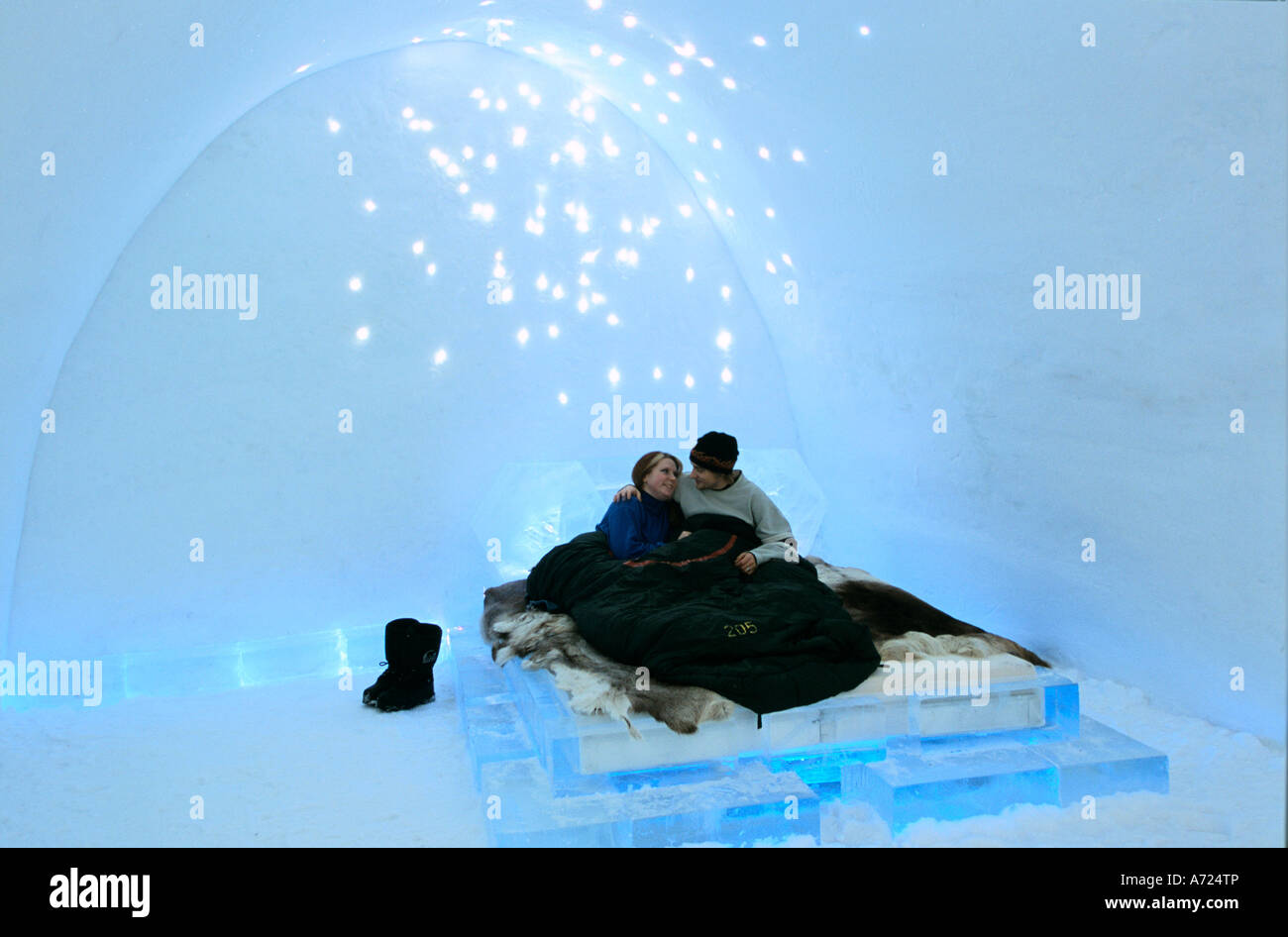 Freezing couple indoors hi-res stock photography and images - Alamy
