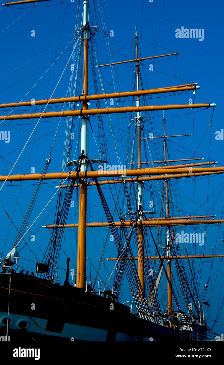 Ship sail yardarm hi-res stock photography and images - Alamy