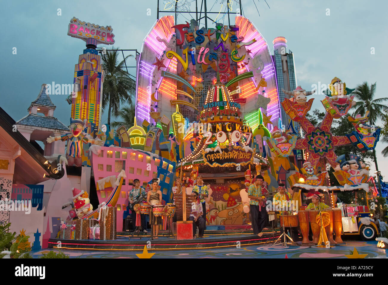 Band playing stage thailand hi-res stock photography and images - Alamy