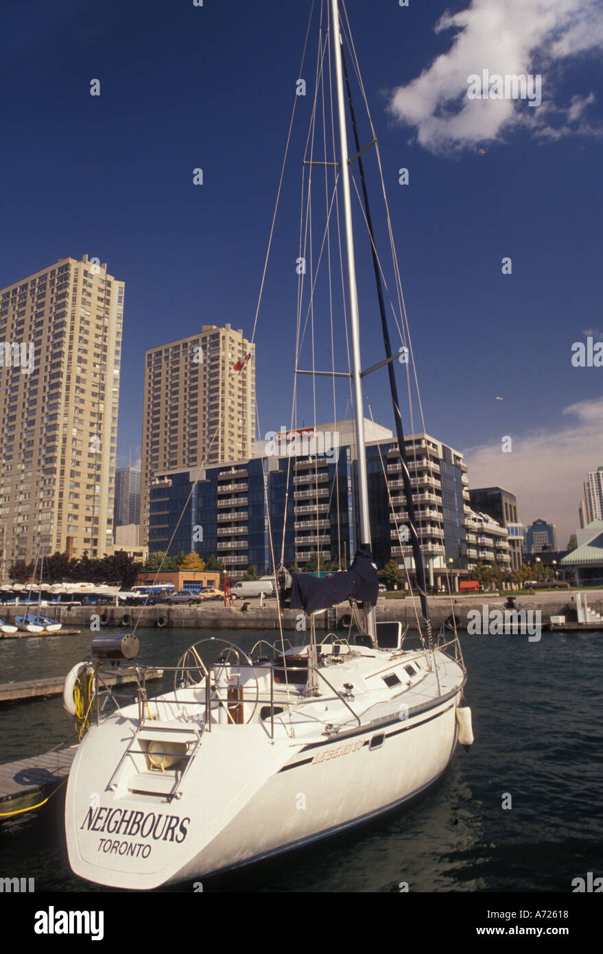 Skyline toronto sailboat skyscraper hi-res stock photography and images ...