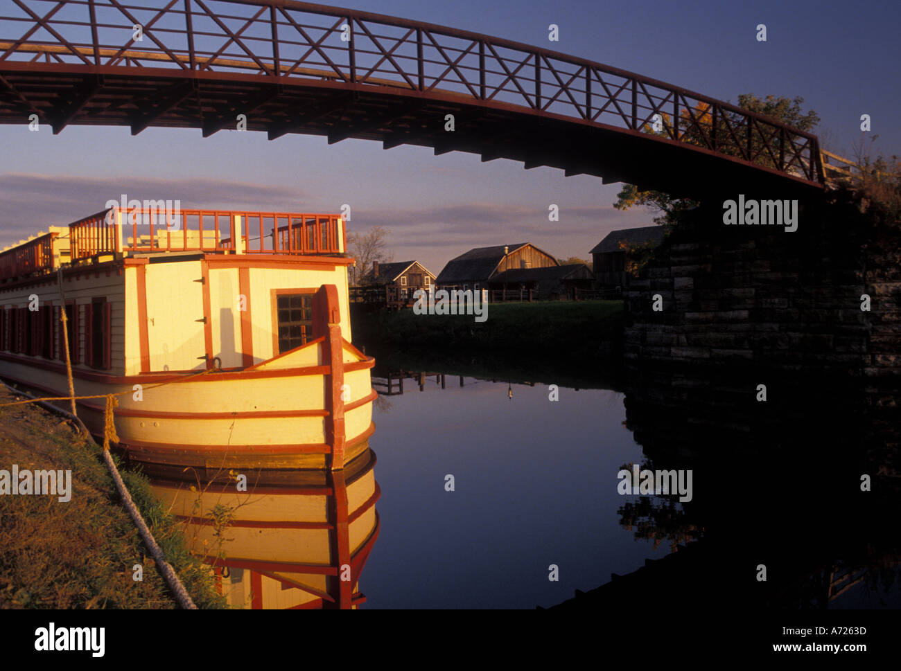 Erie canal village hi-res stock photography and images - Alamy