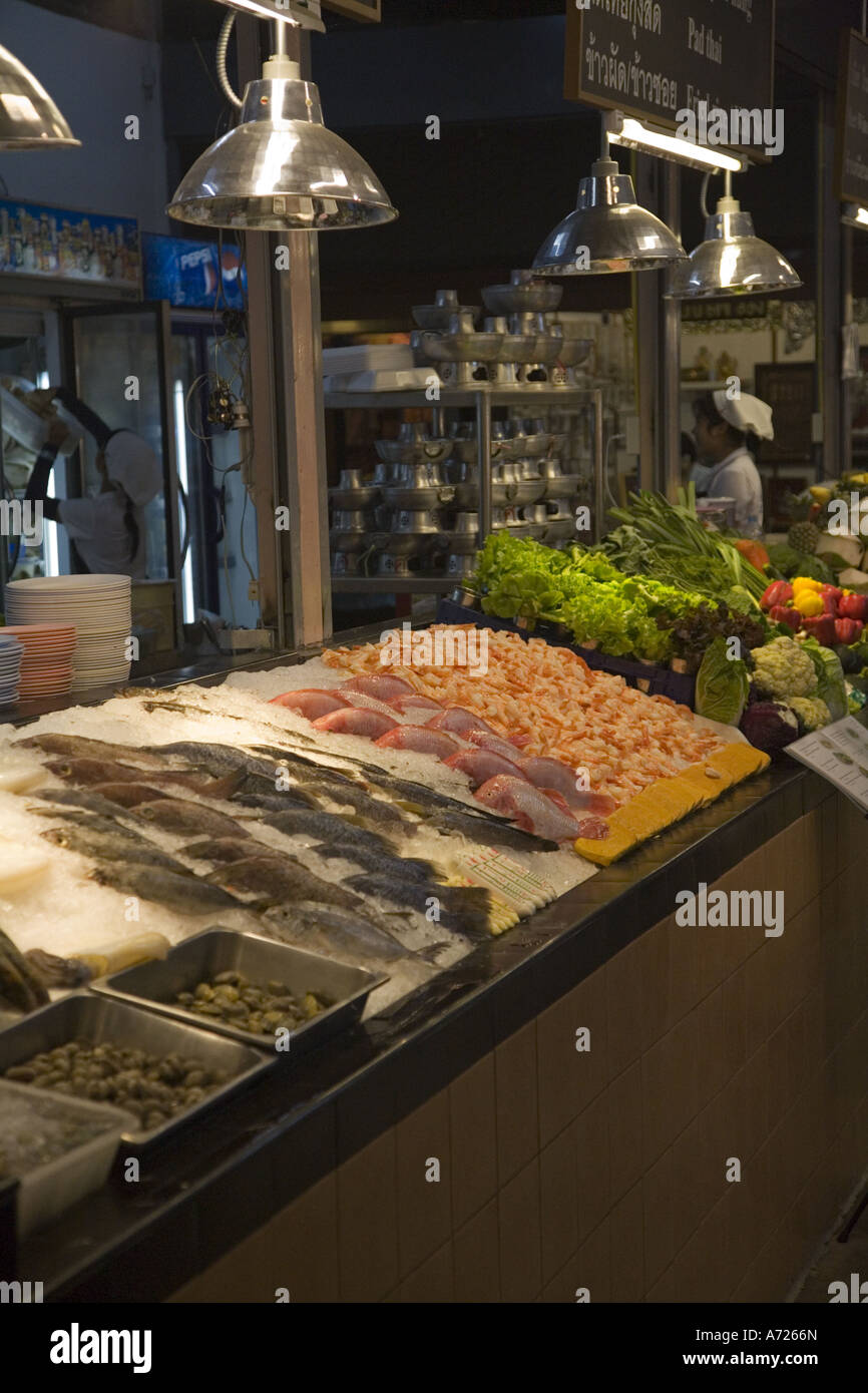 Fish stand at a marketplace in Thailand Stock Photo - Alamy