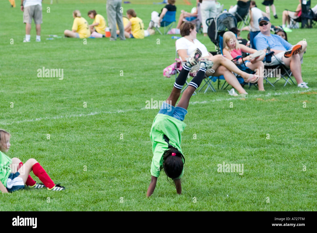 Cartwheel child hi-res stock photography and images - Alamy