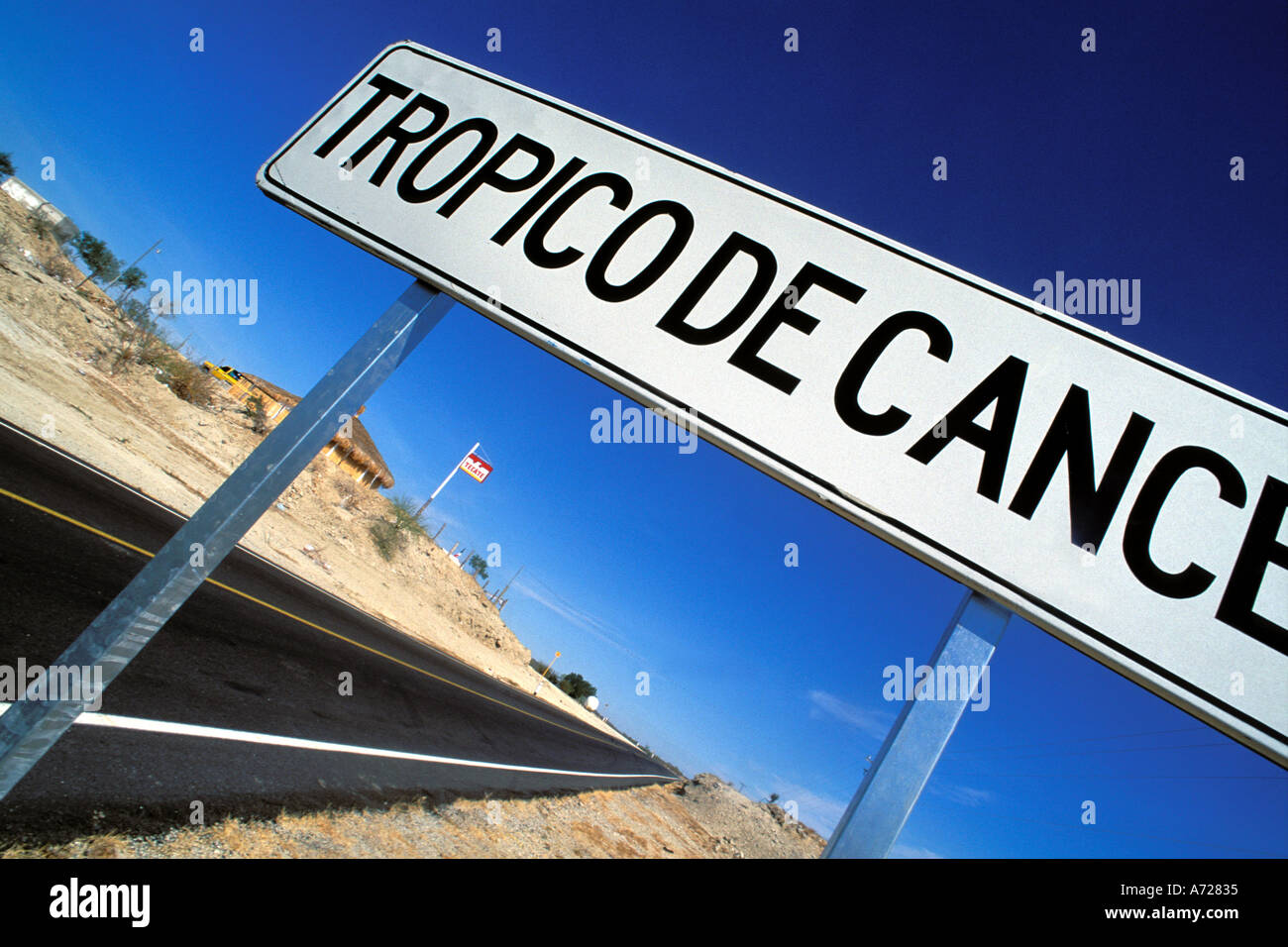 Tropic of cancer sign hi-res stock photography and images - Alamy