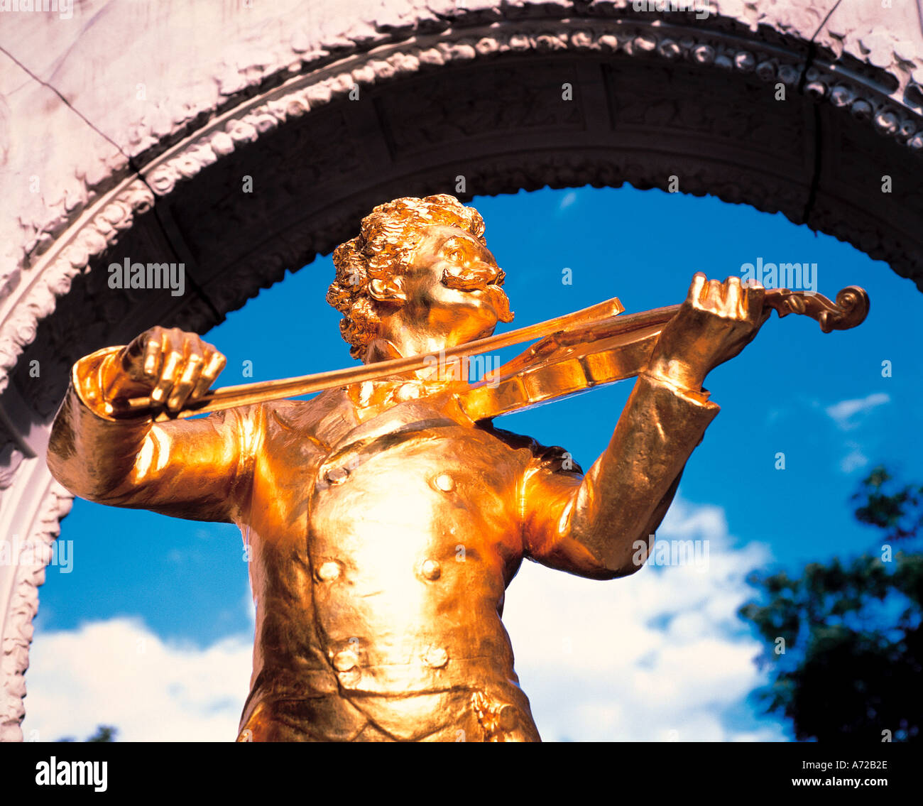 Johann strauss statues hi-res stock photography and images - Alamy