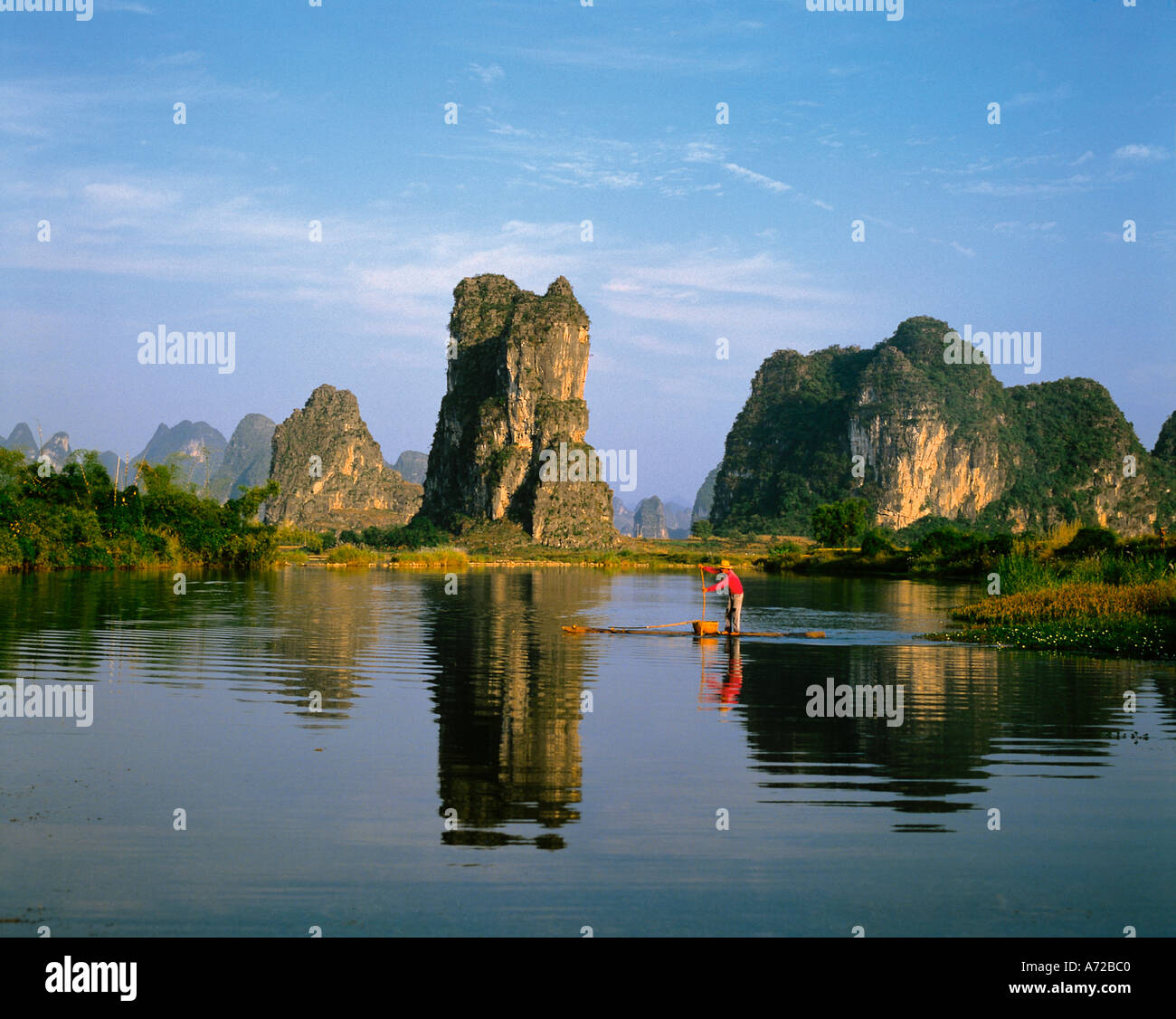Li River and limestone peaks at Yangshuo Guilin Guangxi China Stock ...