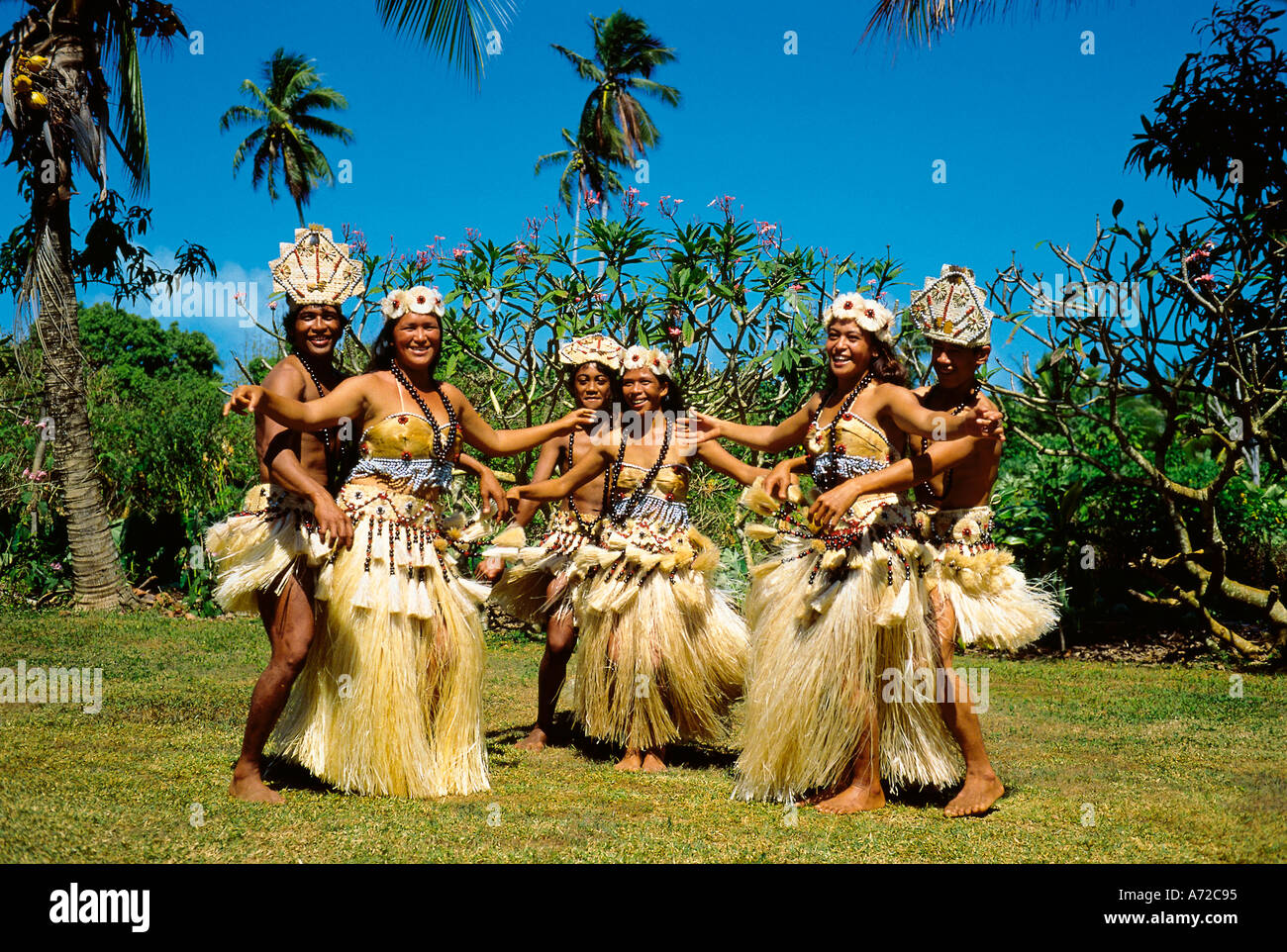 Ethnic Polynesian Dancing at Aitutaki Cook Island South Pacific Stock ...