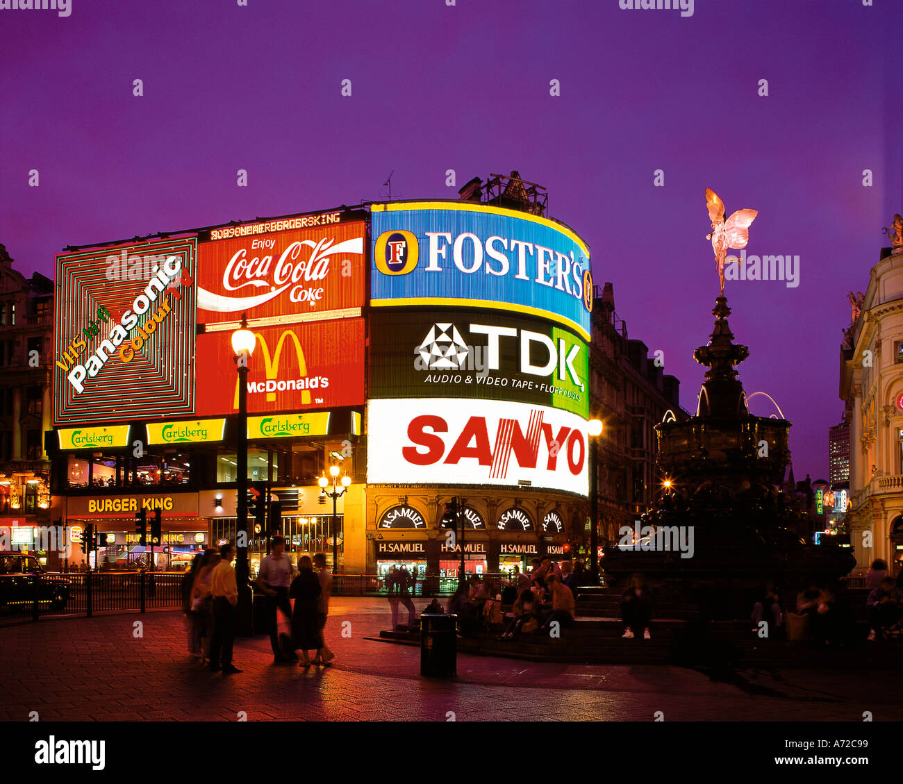 Piccadilly circus by night hi-res stock photography and images - Alamy