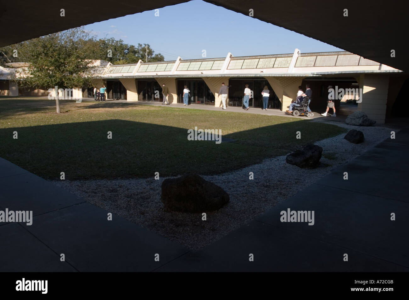 Lucius Pond Ordway Building by Frank Lloyd Wright campus of Florida ...