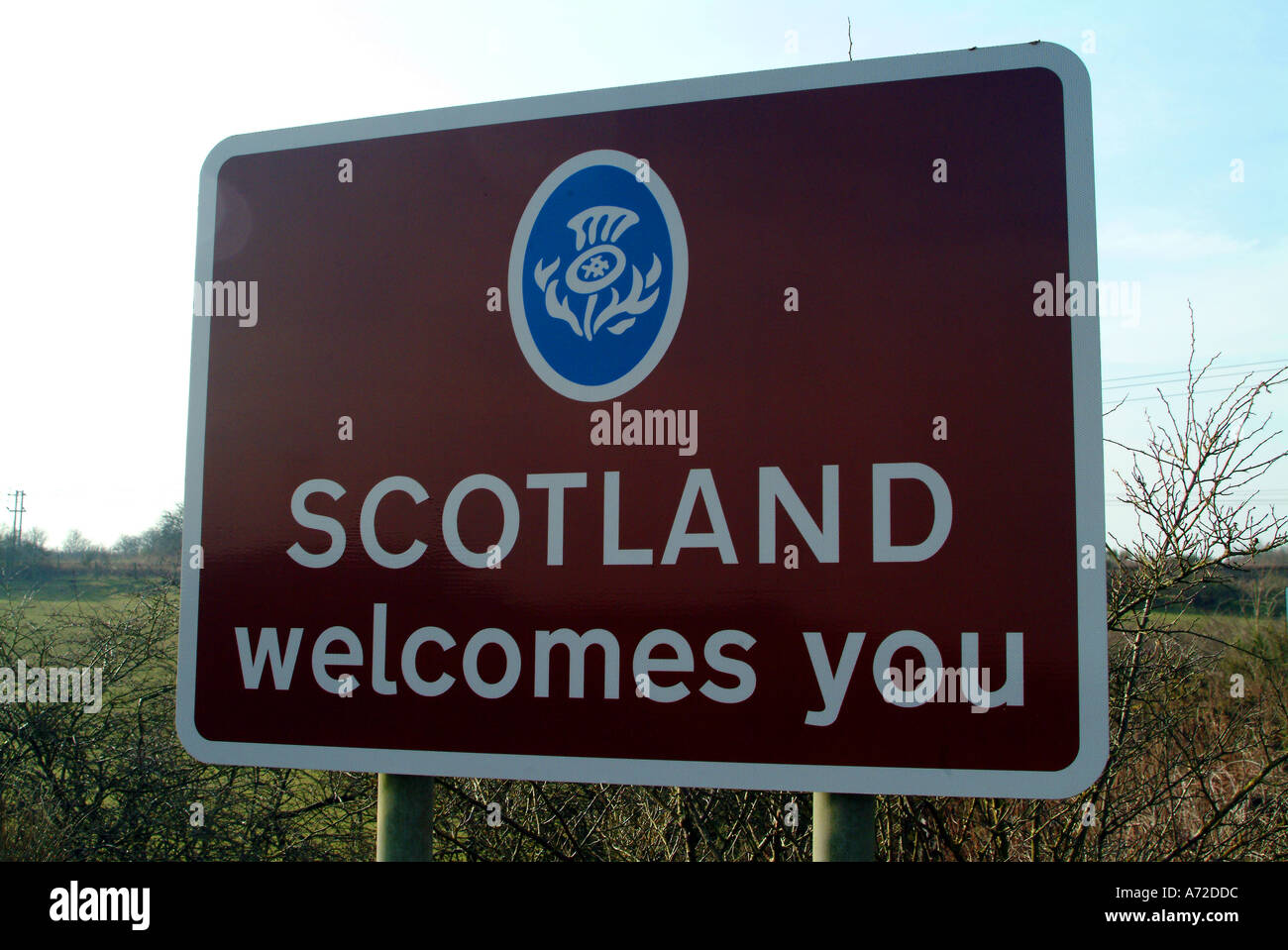 Scotland welcomes you sign hi-res stock photography and images - Alamy