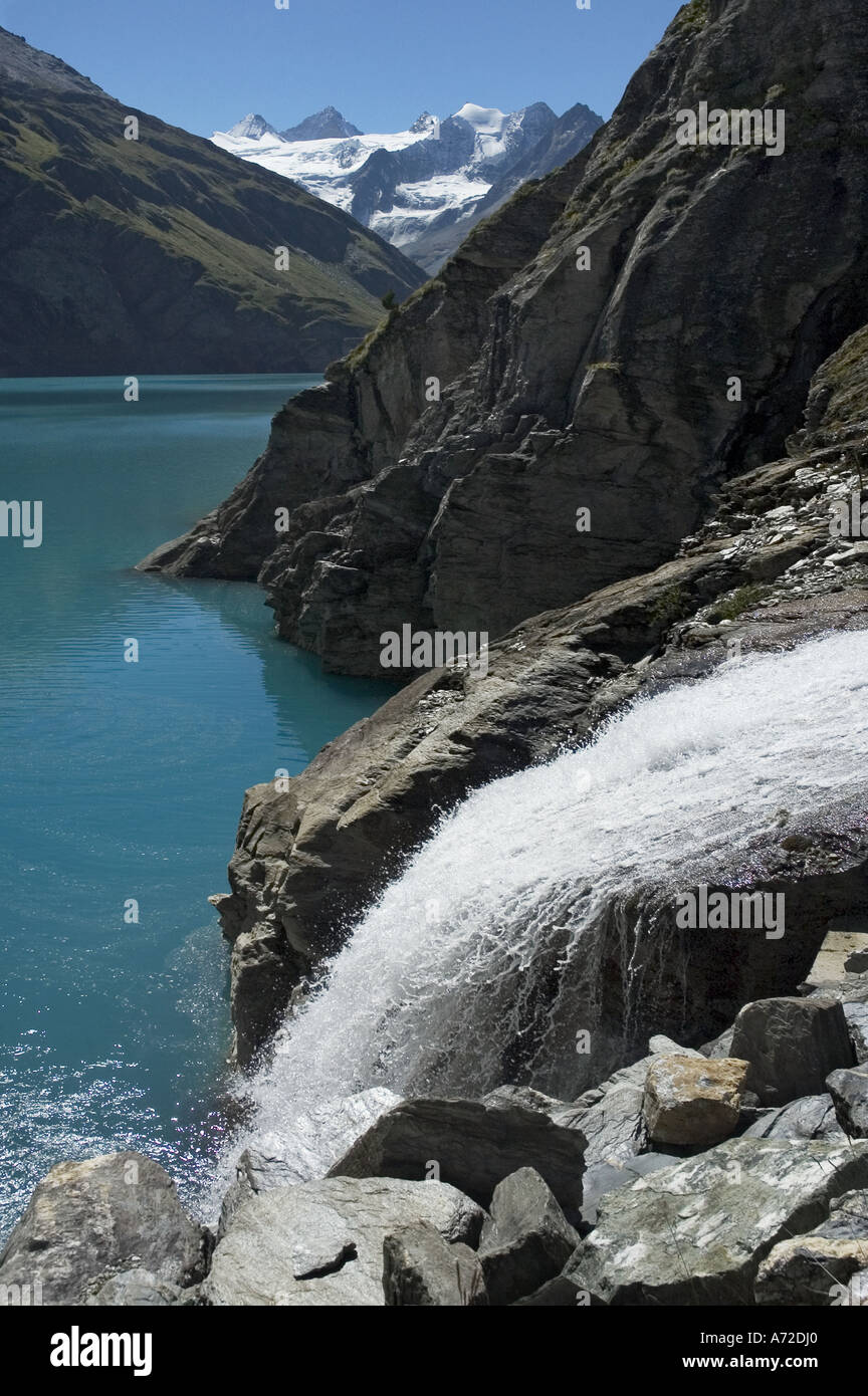 Lac de cascade hi-res stock photography and images - Alamy