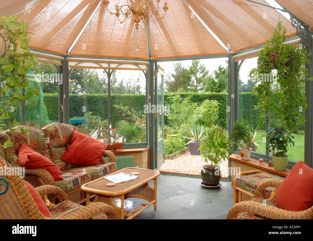 Conservatory uk house hi-res stock photography and images - Alamy