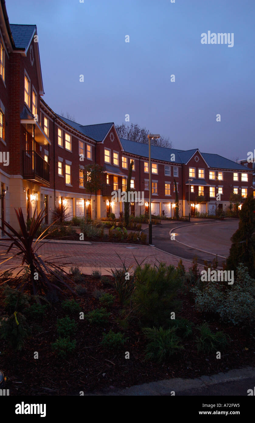 Terraced house uk night hi-res stock photography and images - Alamy