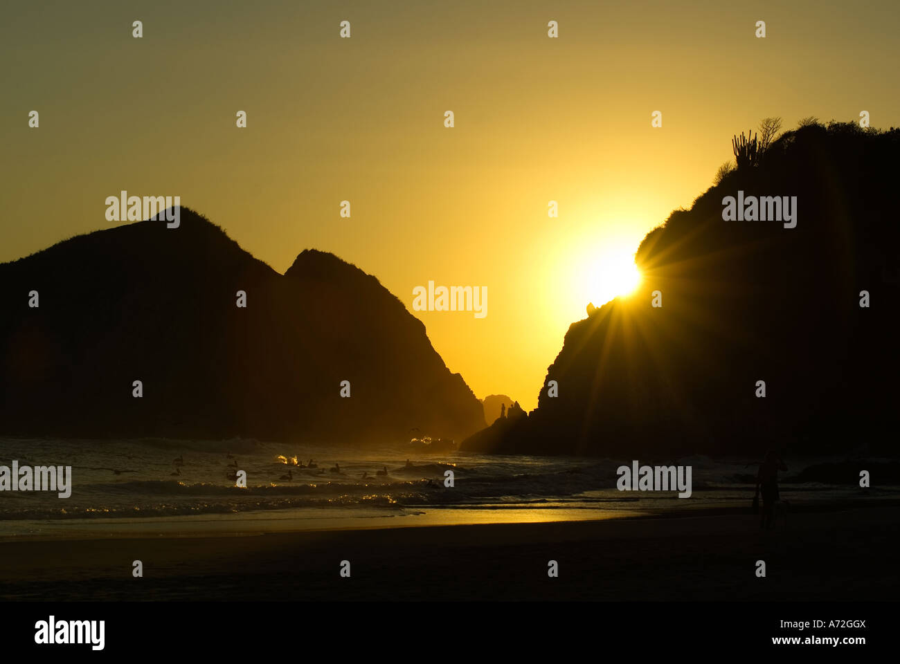 Sunset in oaxaca coast hi-res stock photography and images - Alamy