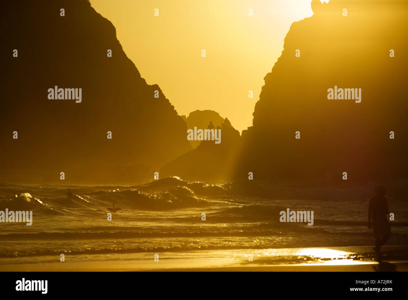 Zipolite sunset between the rocks - Oaxaca - Mexico Stock Photo - Alamy