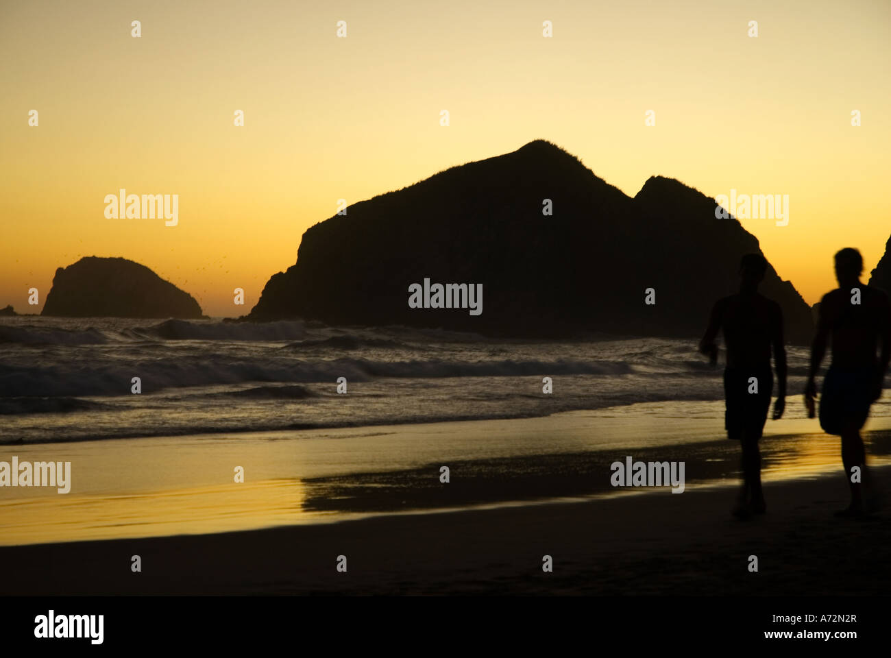 2 persons walk on the beach of Zipolite sunset - Oaxaca - Mexico Stock ...