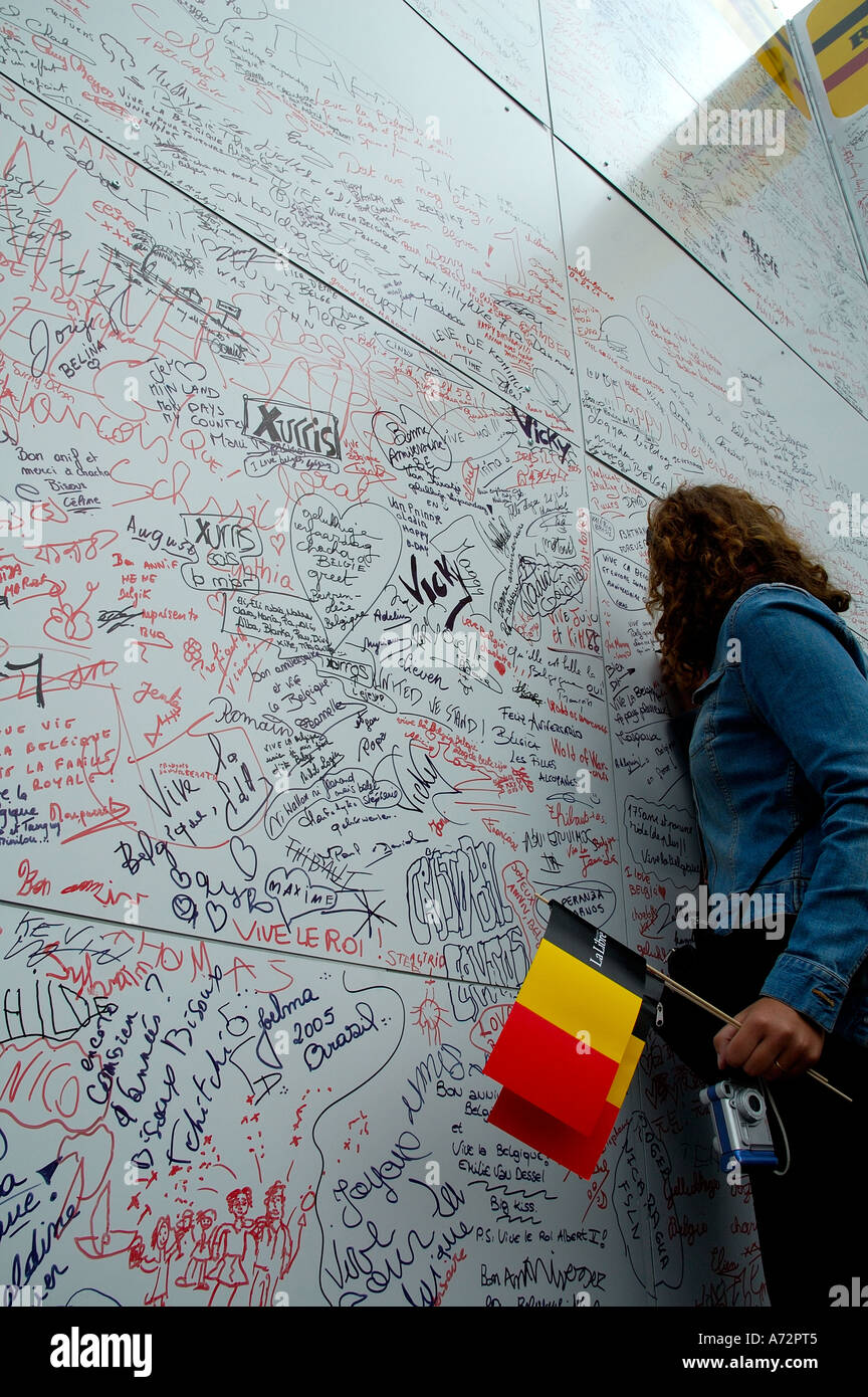 A young girls write her thought on a white board Stock Photo - Alamy