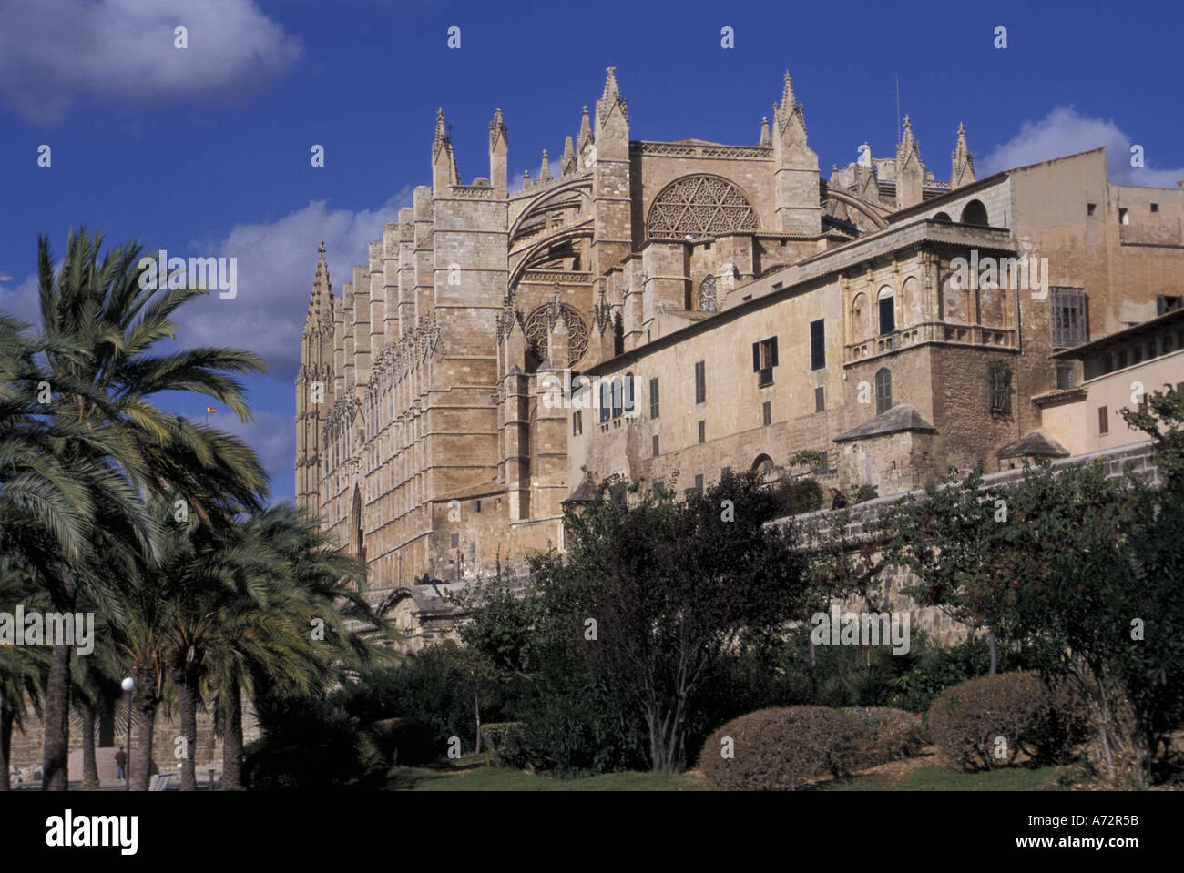 Europe, Switzerland, St. Moritz. Crowded outdoor cafe Stock Photo - Alamy