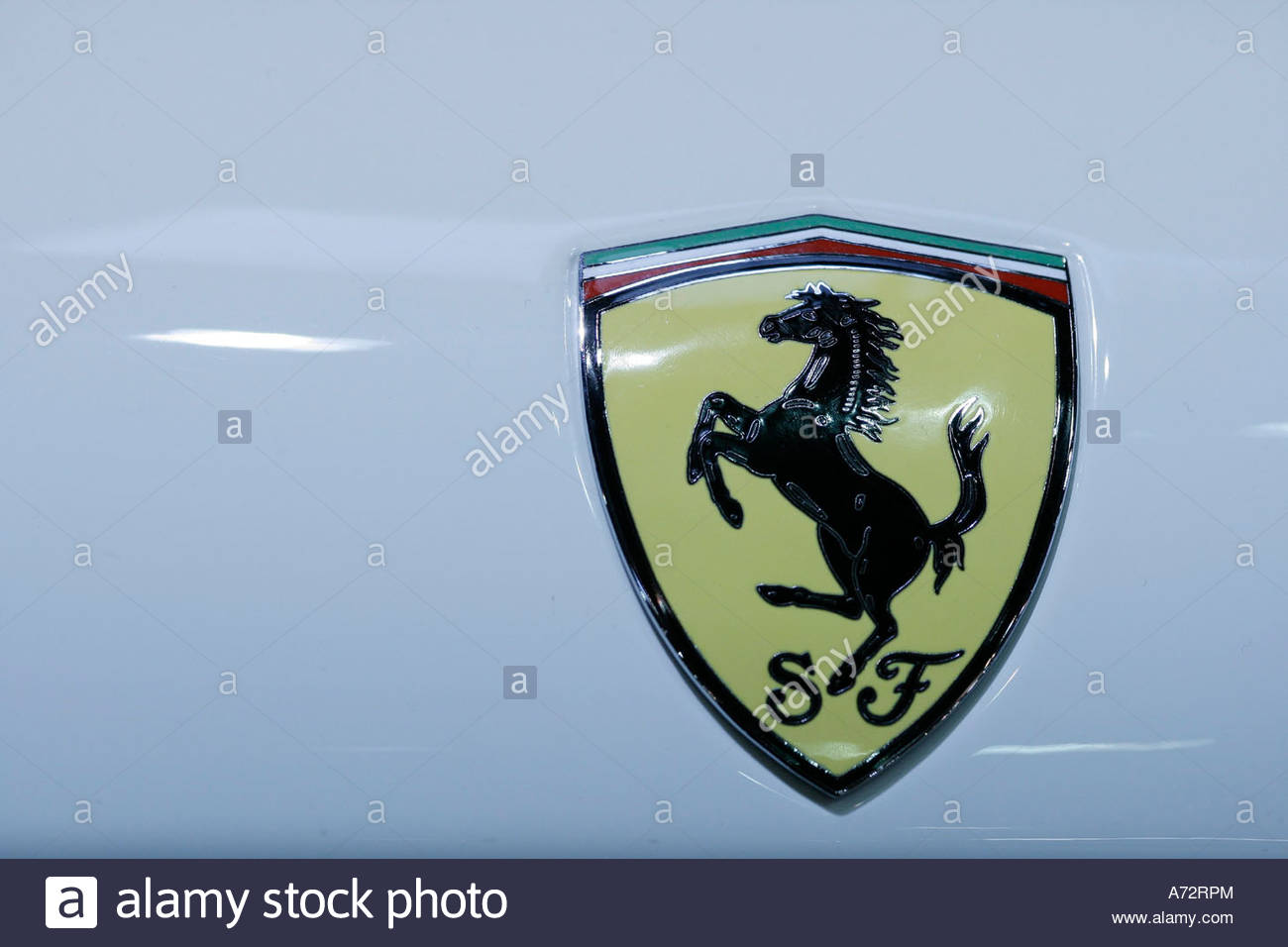 Ferrari Logo Horizontal Stock Photos & Ferrari Logo Horizontal Stock ...